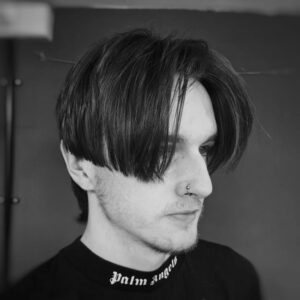 Middle-Part Mullet: 13 Essential Designs From This Iconic Look!